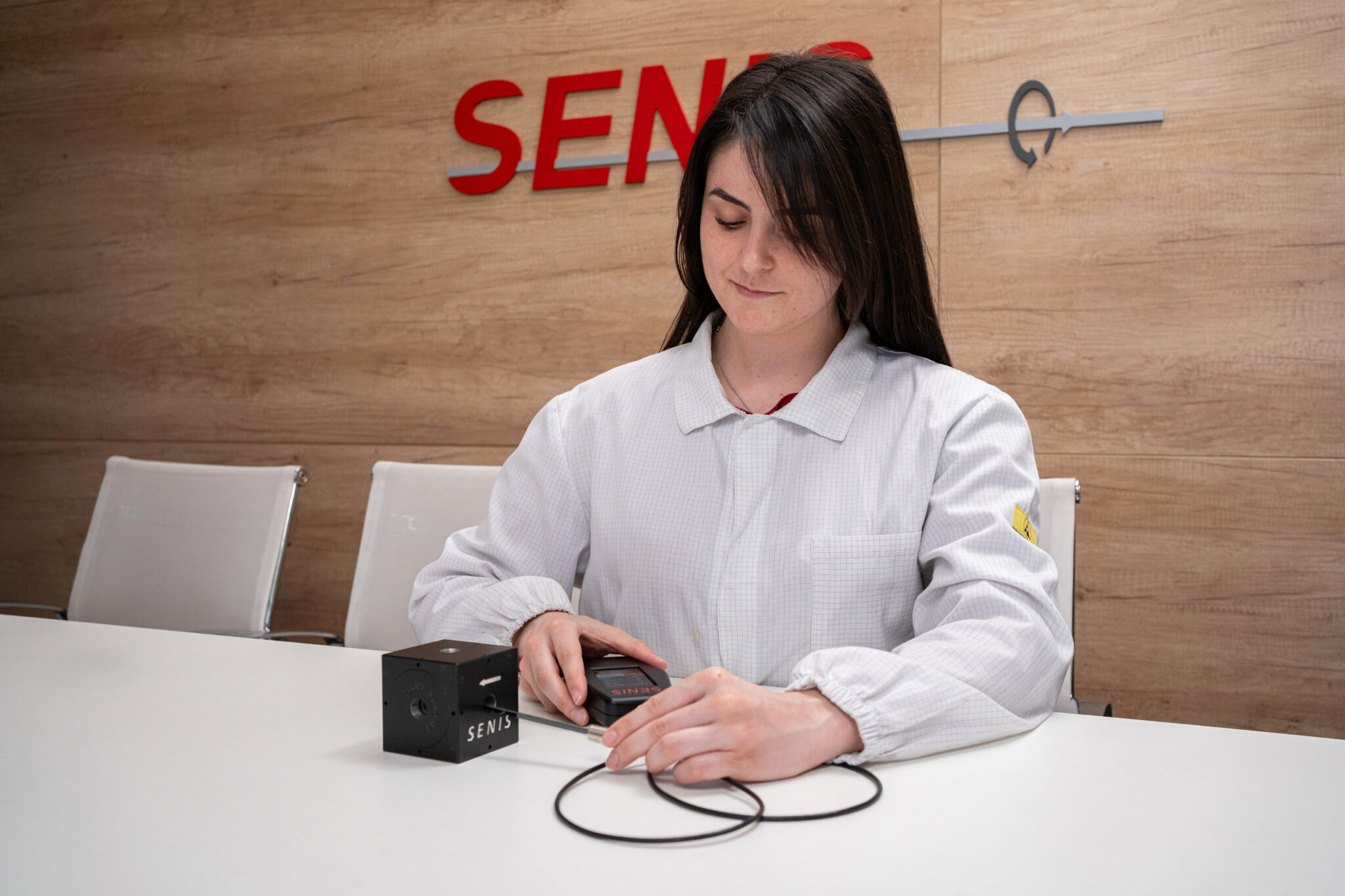 3MH1-E handheld Teslameter - Senis AG