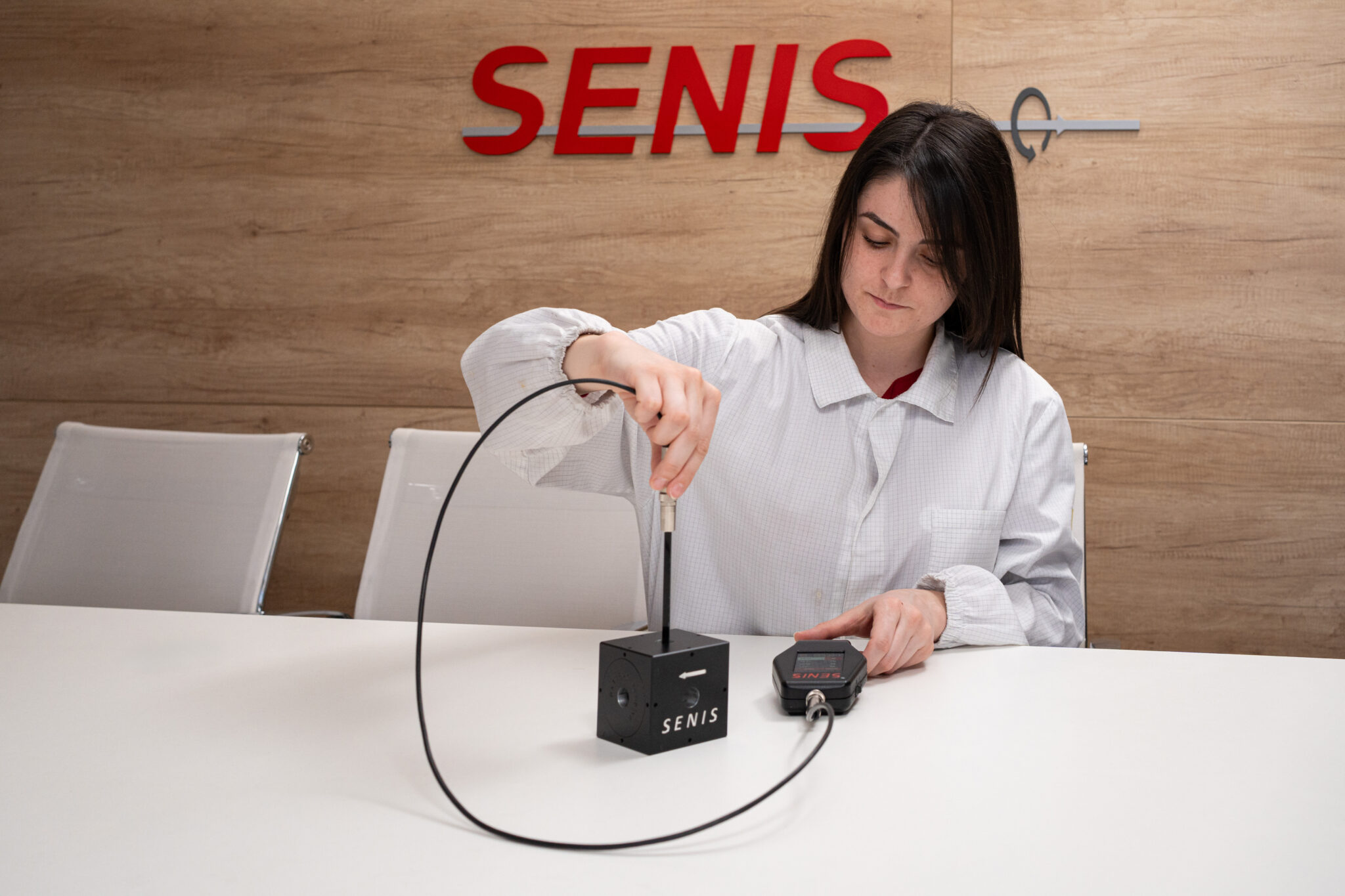 3MH1-E handheld Teslameter - Senis AG